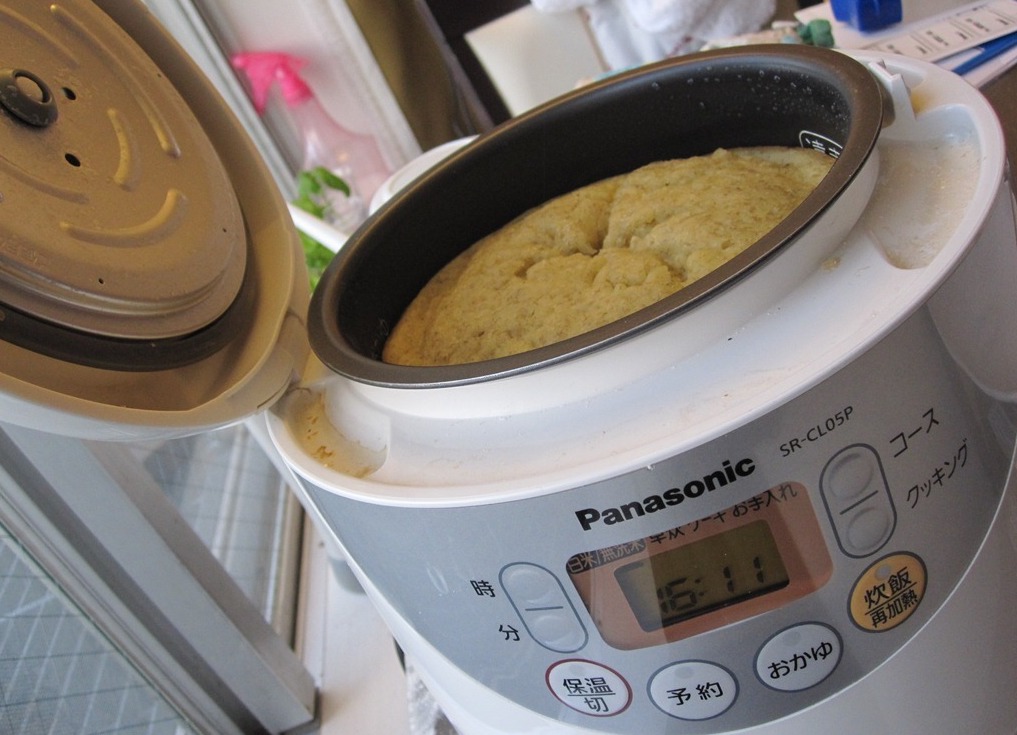 7 Tips and Tricks for Baking in a Rice Cooker - We Know Rice